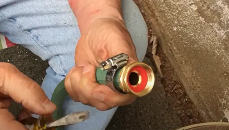 3 Methods to Remove Corrosion From a Garden Hose - GardenProfy