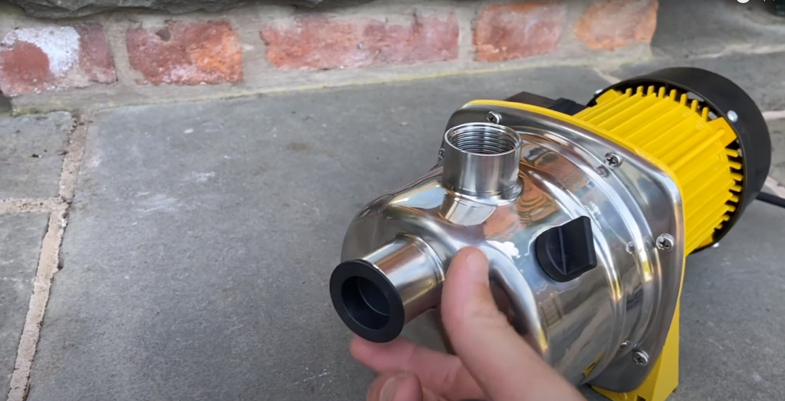 How to Decrease Water Pressure in Garden Hose? - GardenProfy