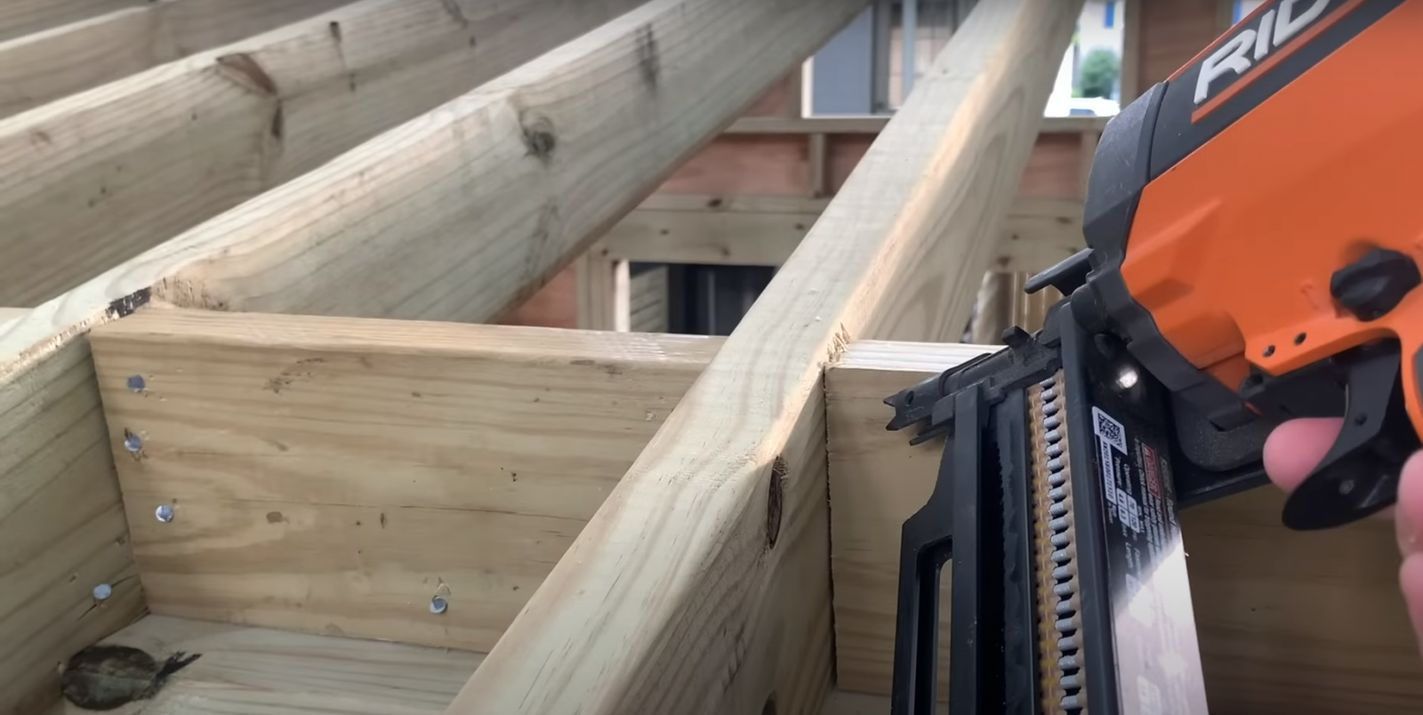 How to Build a Slanted Shed Roof? - GardenProfy