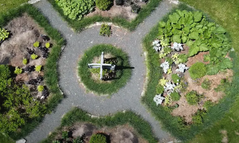 Circle Garden Ideas - GardenProfy